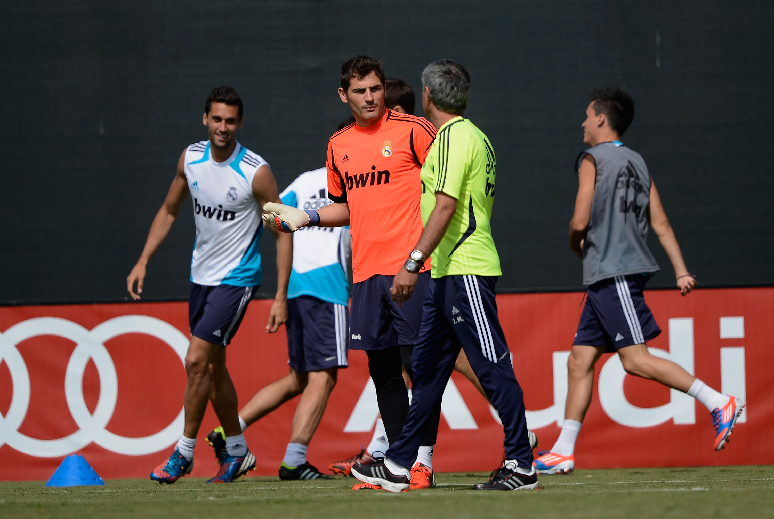 Iker Casillas tells Real Madrid not to sign Jose Mourinho ...